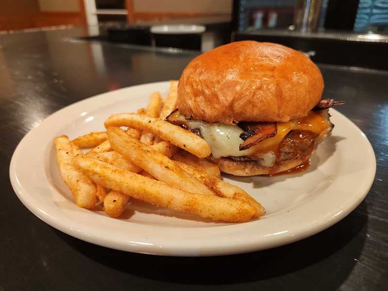 McCool Junction, NE Restaurant | The Stables Bar & Grill